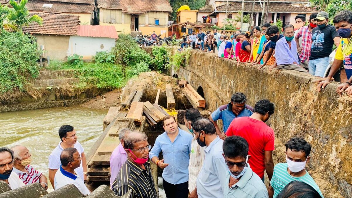 Fields inundated as sluice gates breached at Porvorim, Khaunte alleged ...