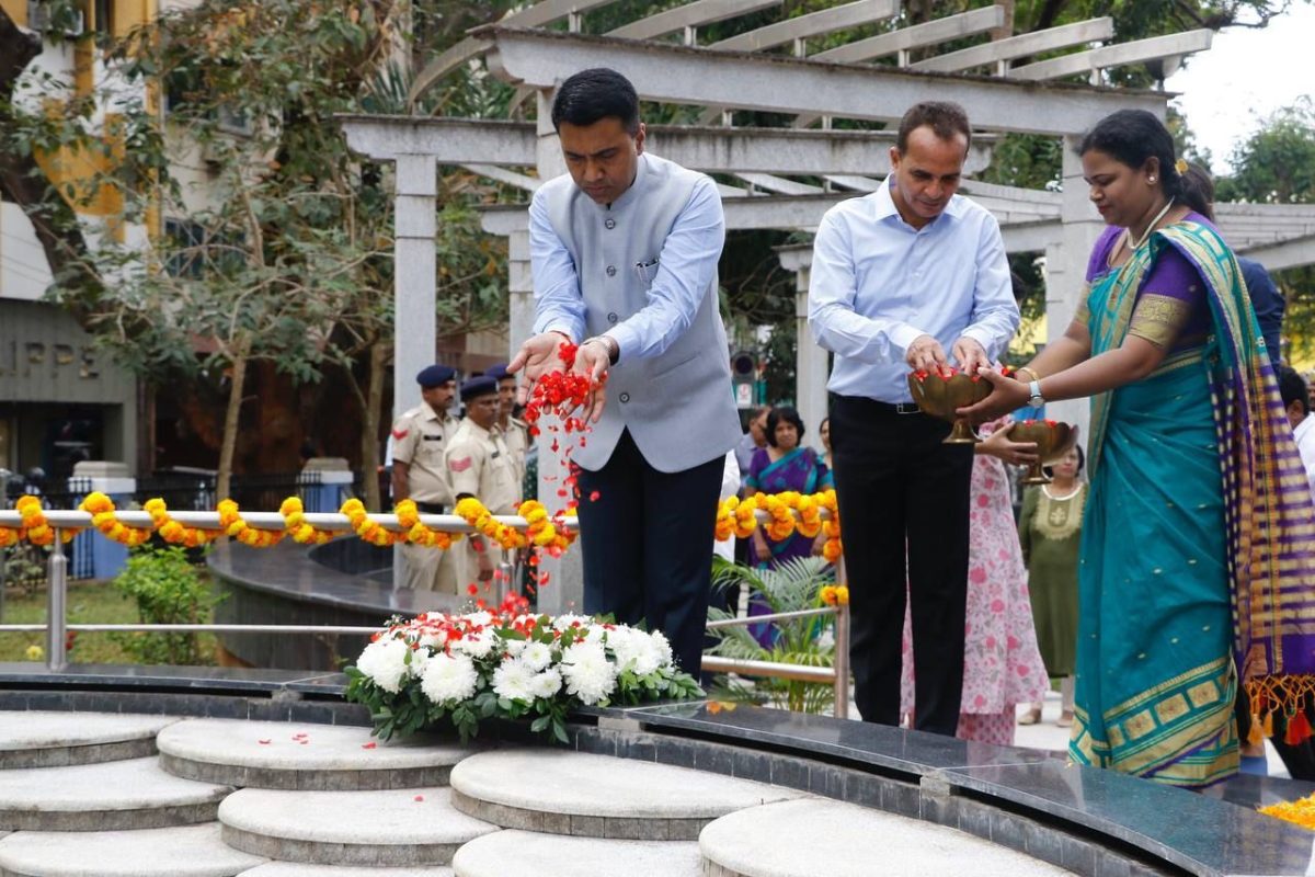 CM PLACES WREATH AT PINTO’S REVOLT MEMORIAL - Goemkarponn - Goa News
